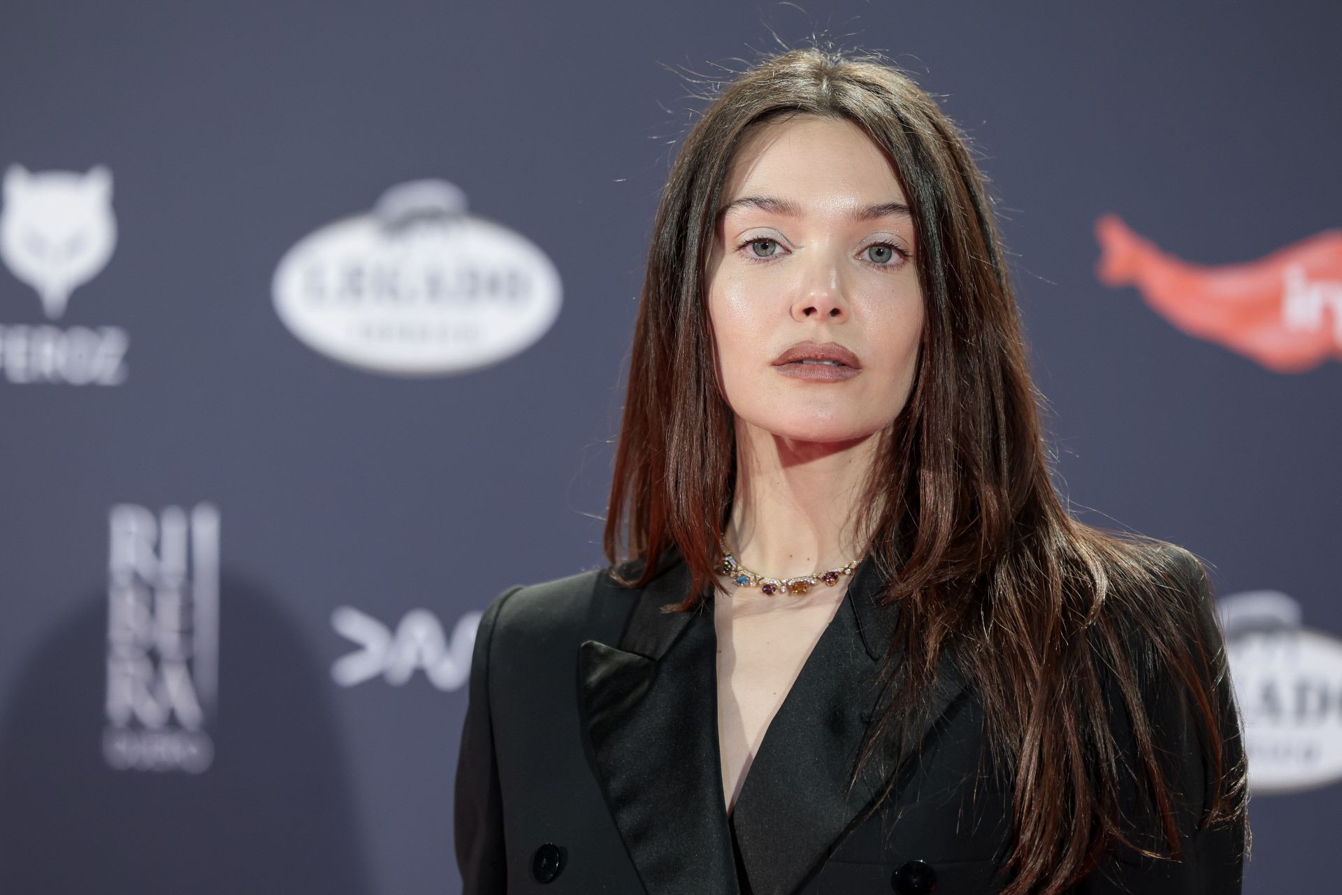 ANA RUJAS PREMIOS FEROZ 2024 | Ana Rujas o cómo llevar un 'total black ...