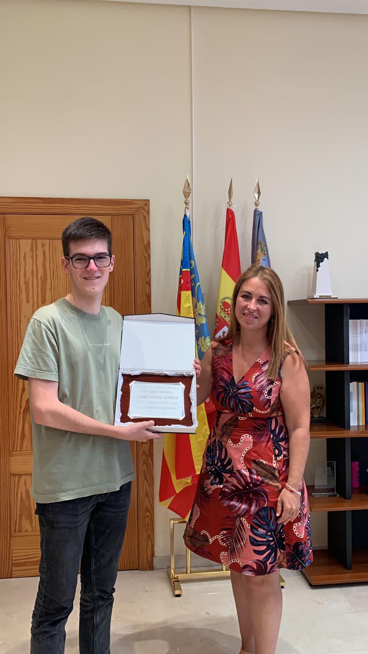 Requena recibe a Jaime Pérez, el mejor expediente de PAU en la ...