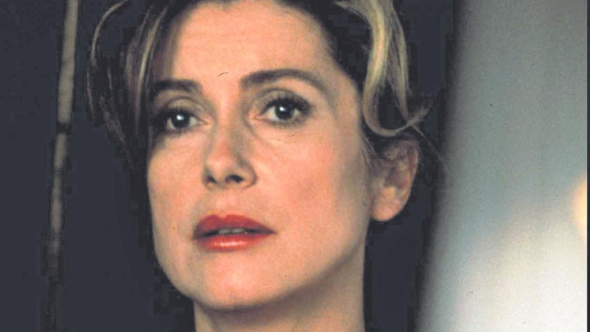 Catherine Deneuve: taciturna, enigmática y glacial