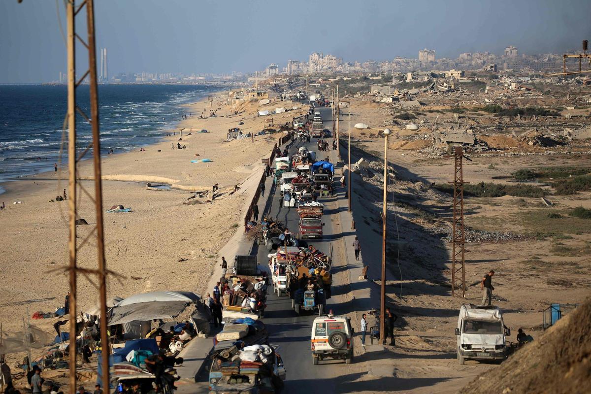 Miles de personas huyen hacia el sur de la franja de Gaza tras la ...