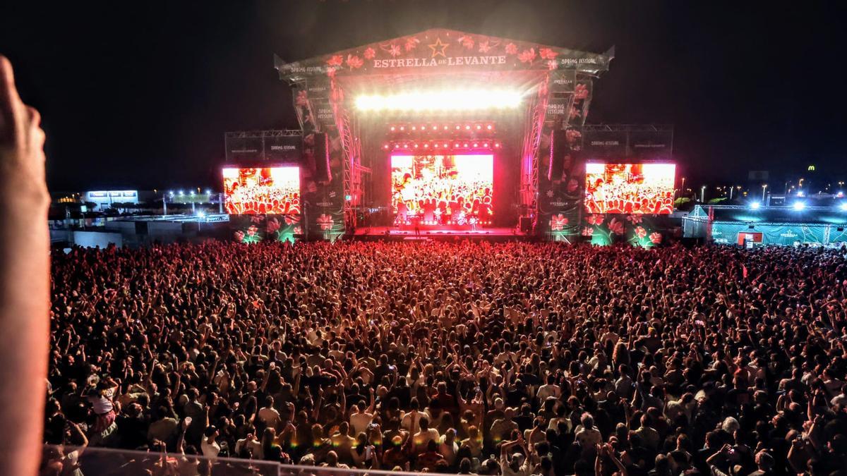 Lori Meyers convierte su concierto en el Spring Festival de Alicante en ...