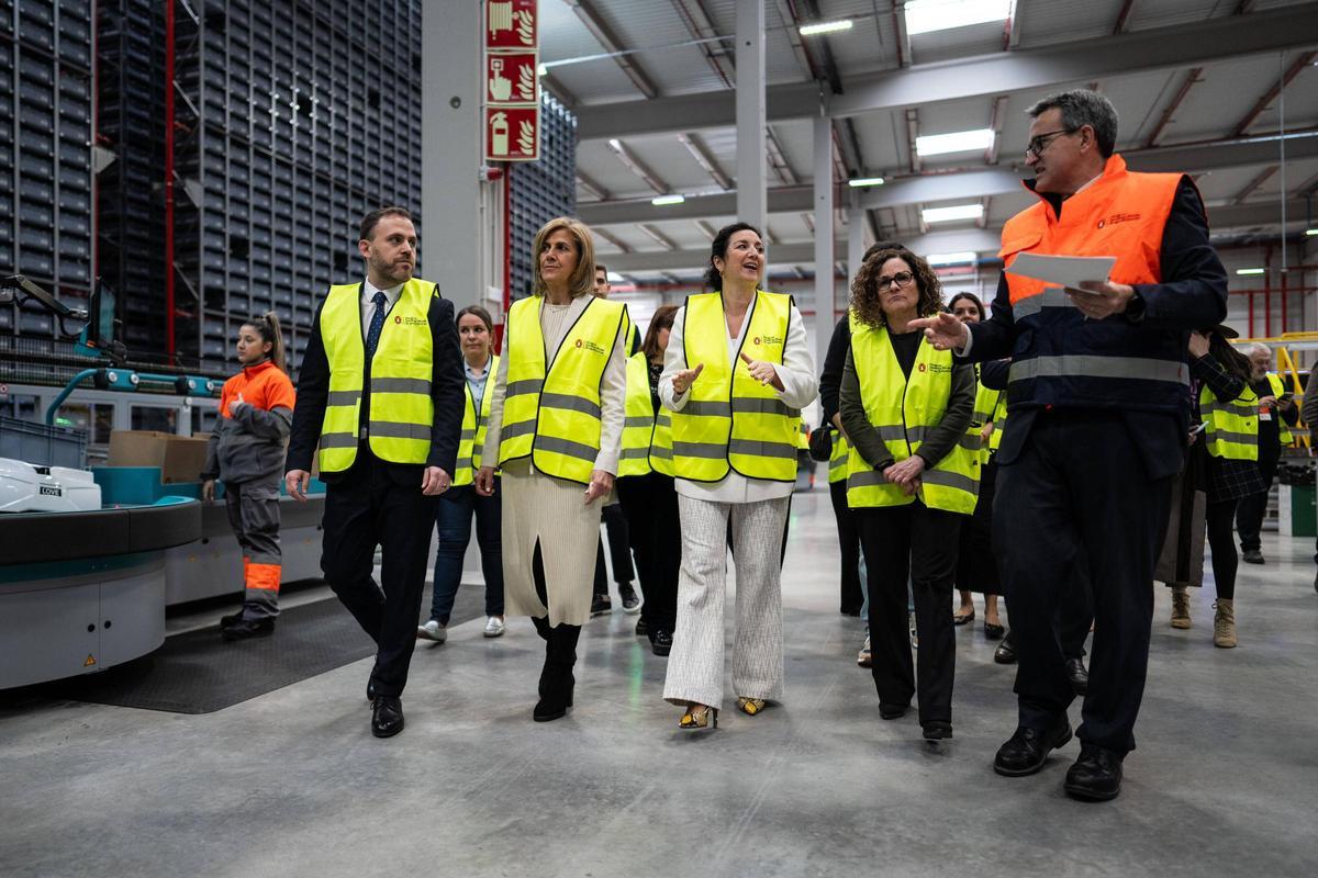Visita al nuevo centro de distribución de la editorial Penguin Random ...
