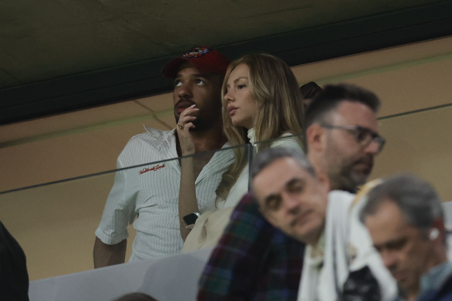 Ester Expósito invitada VIP en el Santiago Bernabéu: las imágenes que ...