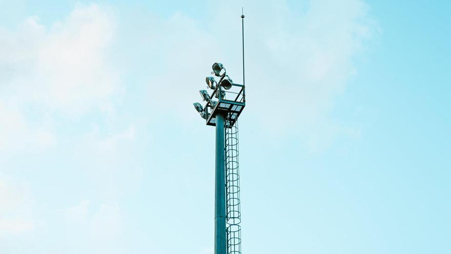 ELECTROCUTADO | Un hombre, herido tras electrocutarse y caer de una ...