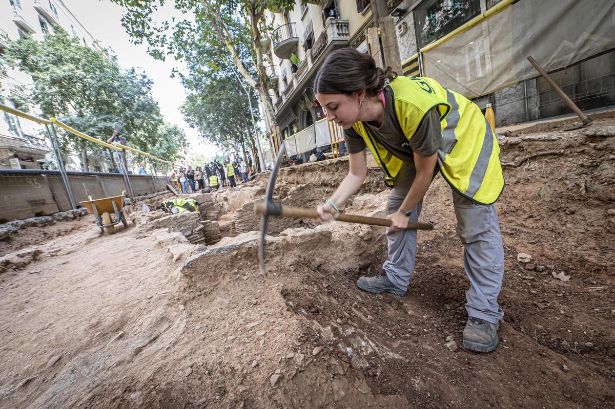 Visita al yacimiento arqueológico de la calle de Girona, de Barcelona.