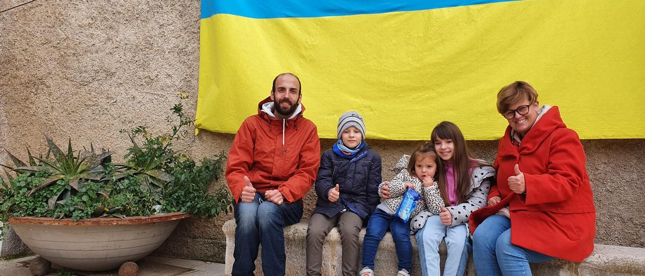 Una familia de Mallorca acoge a dos niños refugiados de Ucrania: El ...