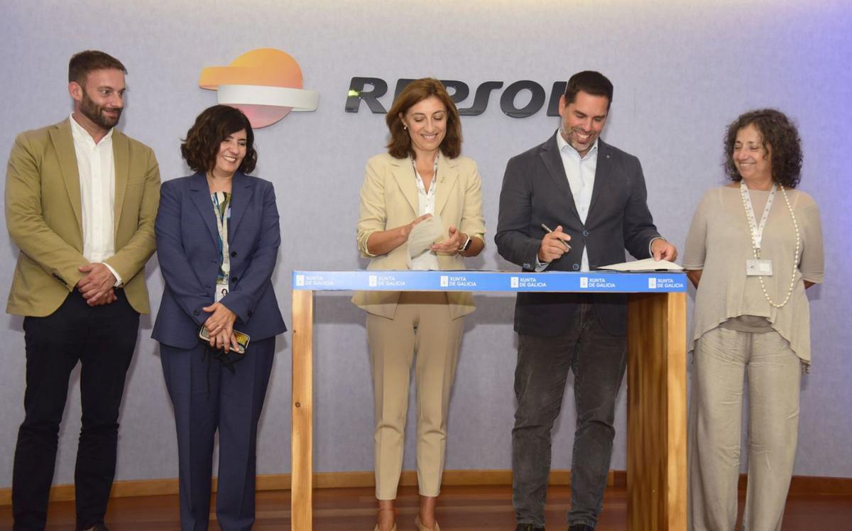 Repsol abrirá en un mes en Coirós la primera estación de servicio ...
