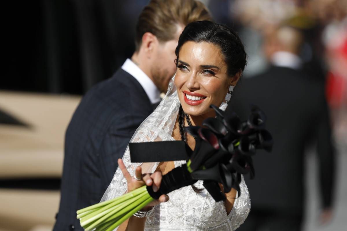 RAMO NOVIA STELLA BADNDERAS CALAS NEGRAS | El significado del peculiar ...