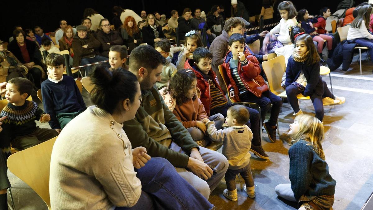 "Escenines para la Reciella" reivindica la música asturiana