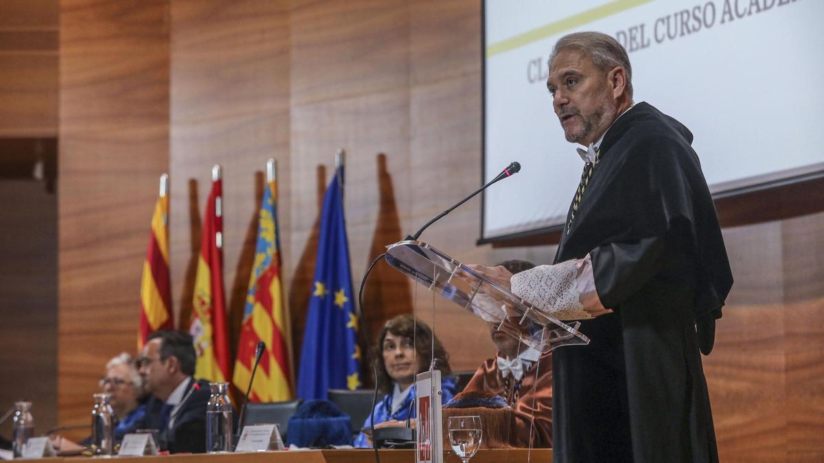 El rector de la UMH critica la infrafinanciación universitaria y pide ...