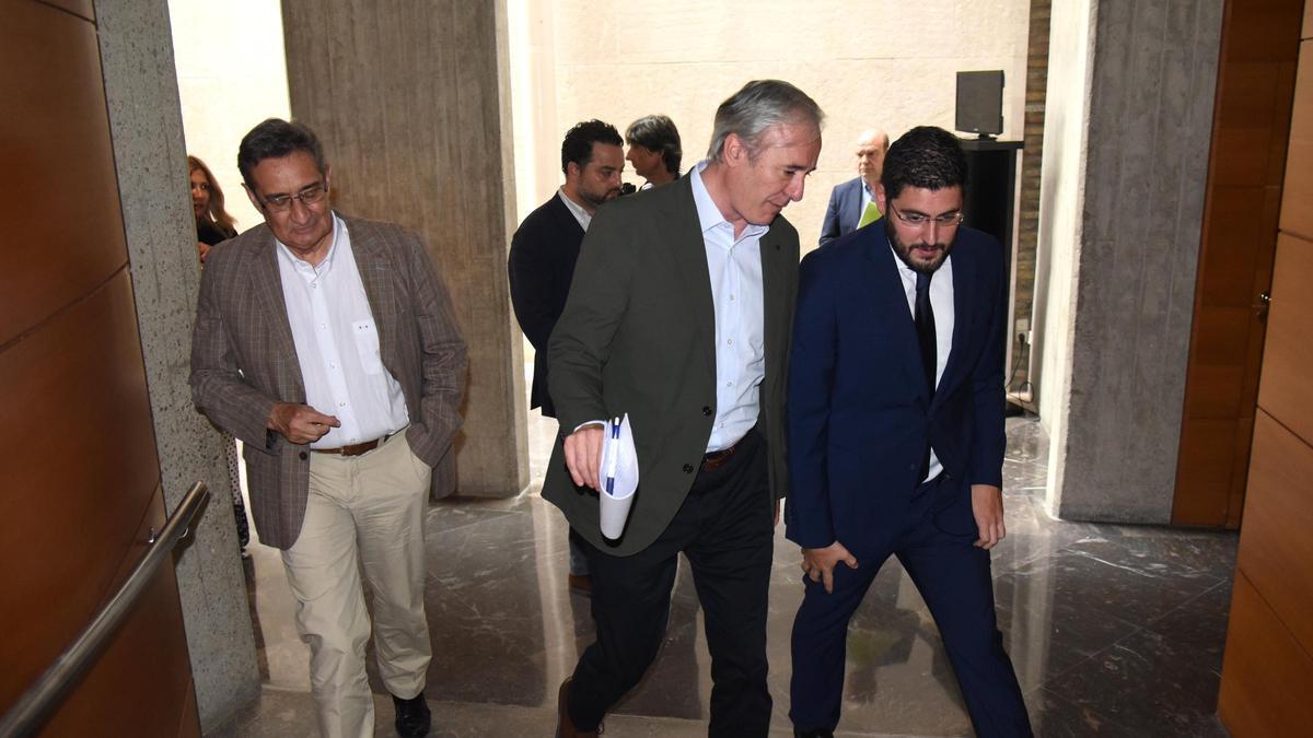 El PP apura las horas para atraer a Vox, PAR y Teruel Existe