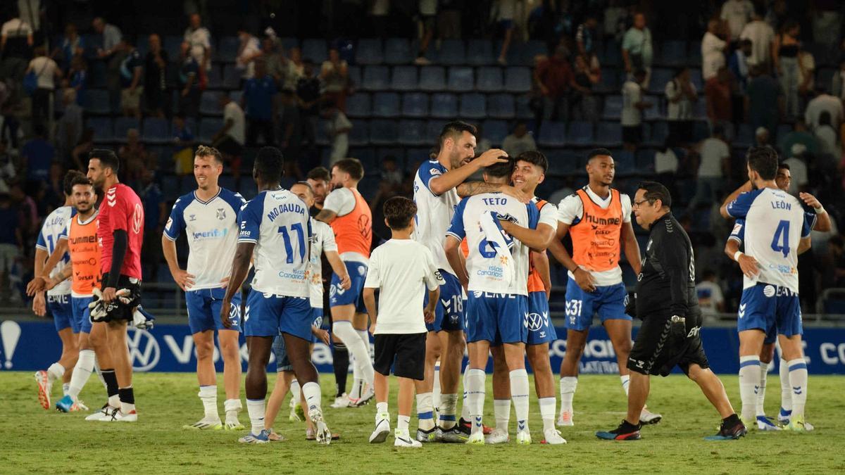 CD TENERIFE: El CD Tenerife, líder en resistencia