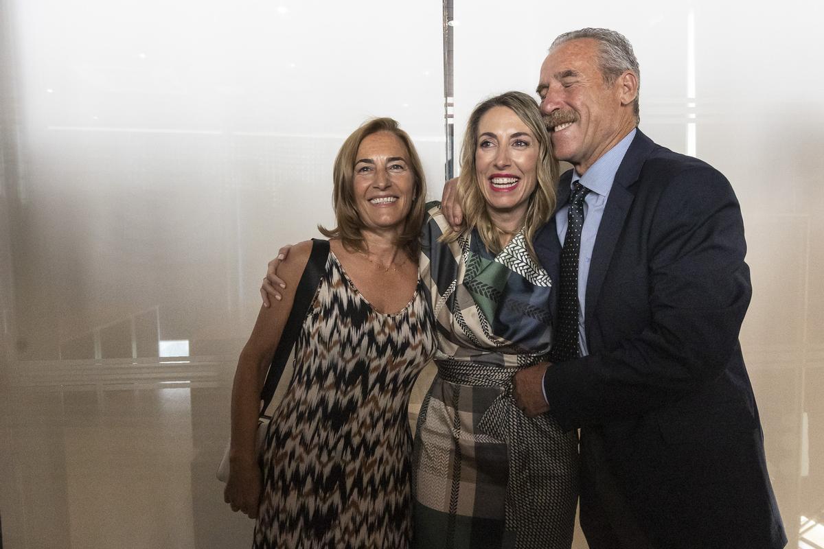 Gobierno Extremadura | María Guardiola, investida presidenta con los ...