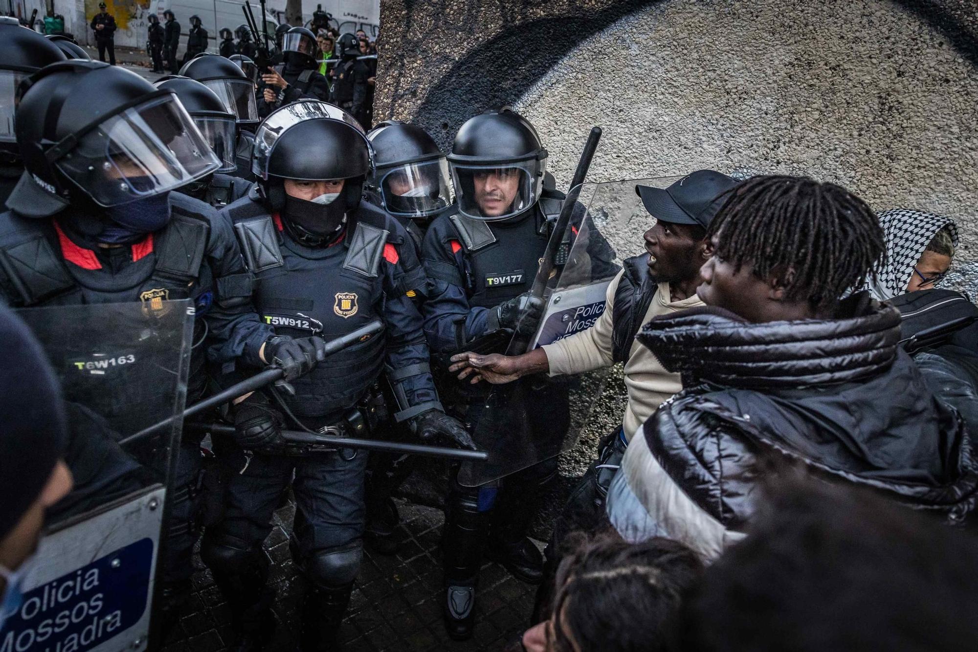 Les fotos de la 'macrorave' en un polígon de la Sénia