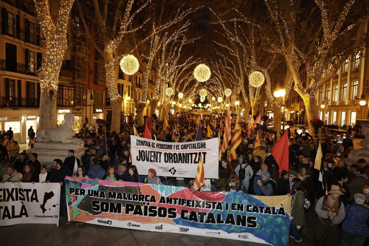 Manifestación por la Diada de Mallorca| Más de un millar de personas ...