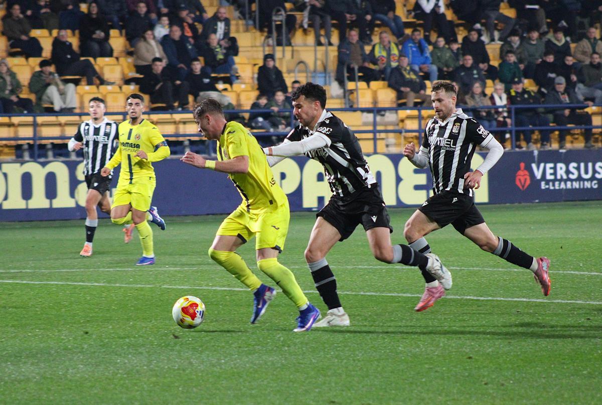 El empujón a Álex Rubio pitado por el colegiado, pero que después él ...