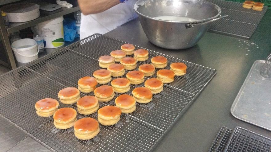 Las locas, el dulce que no pasa de moda en Málaga - La Opinión de Málaga