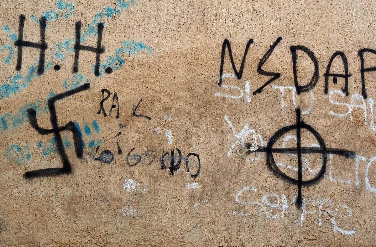 PINTADAS NAZIS CARCAIXENT | El autor de las pintadas nazis de ...