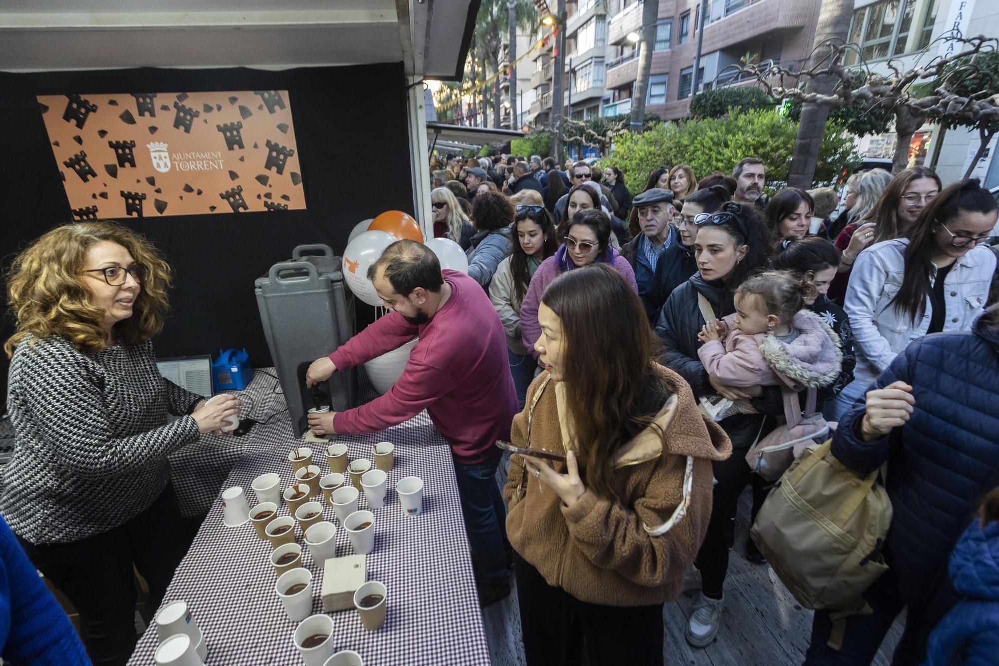 La Fira del Chocolate de Torrent atrae a cientos de amantes del dulce