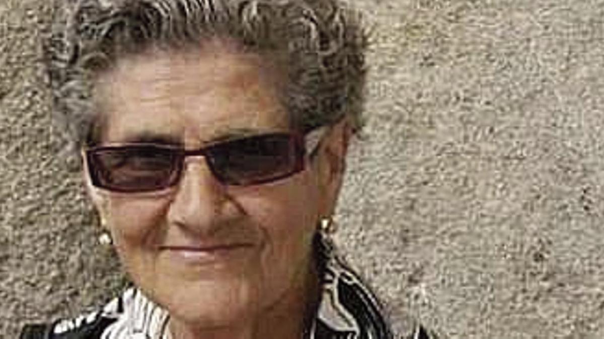 Los Calamones de Manzaneda entregan su galardón a María Cuervo