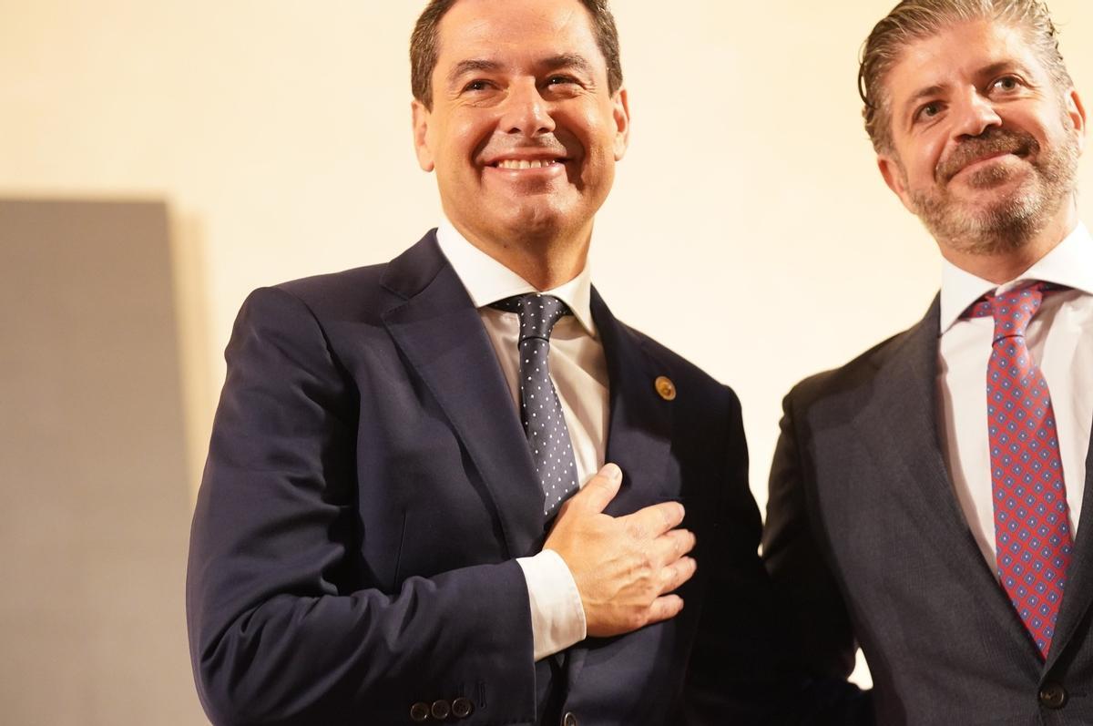 Juanma Moreno, socio de honor de la Peña El Catite de Ronda