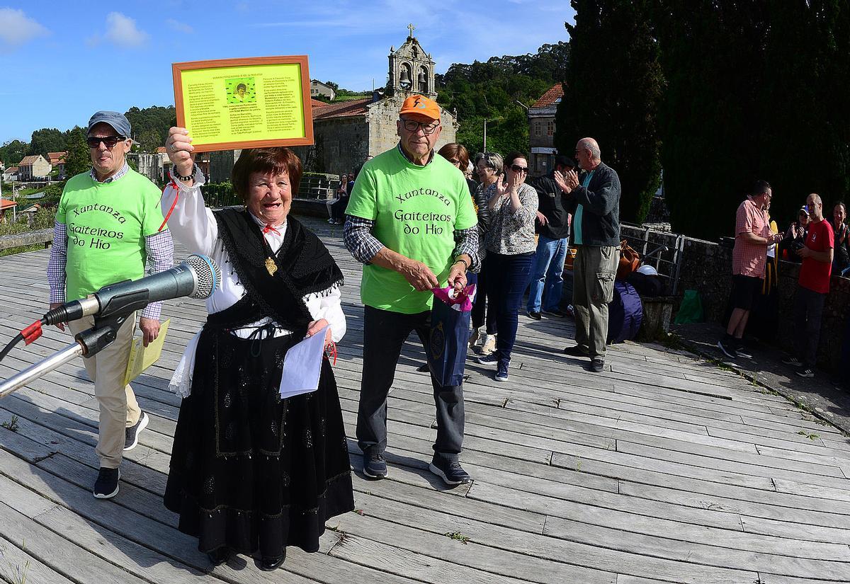 O Hío rinde homenaje al gaiteiro “Lito” y la bailadora Carmiña Pérez