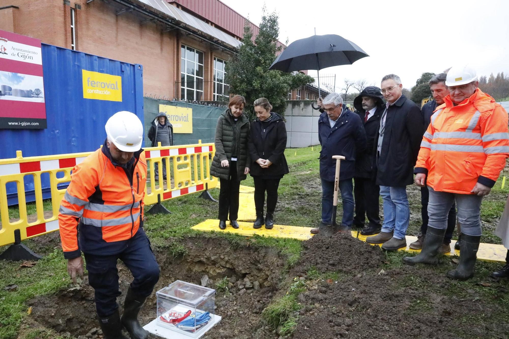 En imágenes: así fue la colocación de la primera piedra de la escuelina ...