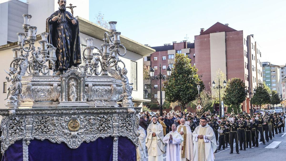 Los Estudiantes en La Tenderina: una procesión para los sentidos - La ...