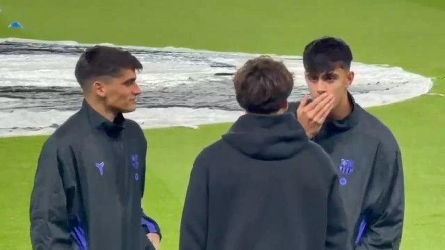 Marc Guiu charló con Gerard Martín y Bernal antes del partido