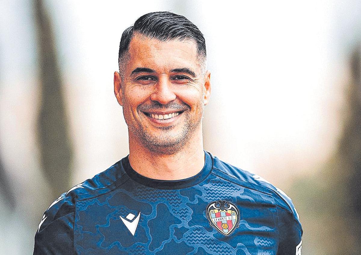 LEVANTE UD: El bautismo de Andrés Fernández