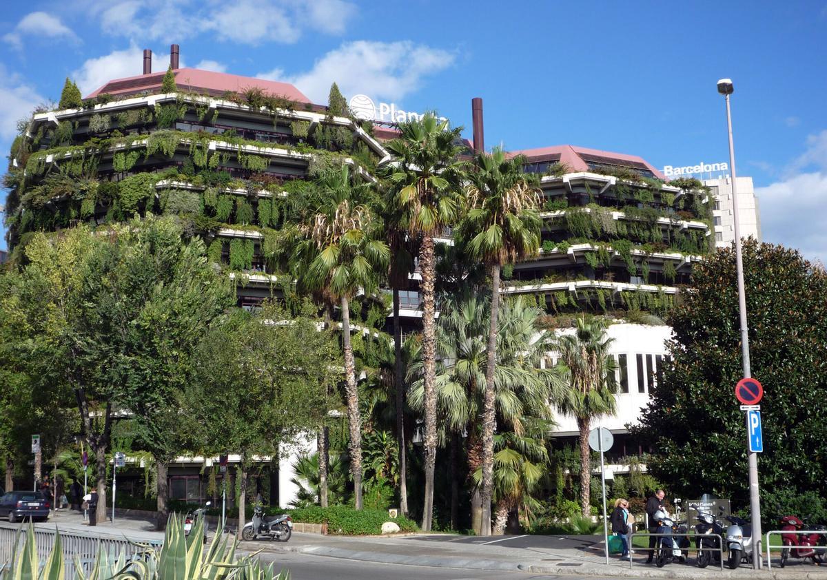 Amancio Ortega negocia la compra de la sede del Grupo Planeta en Barcelona