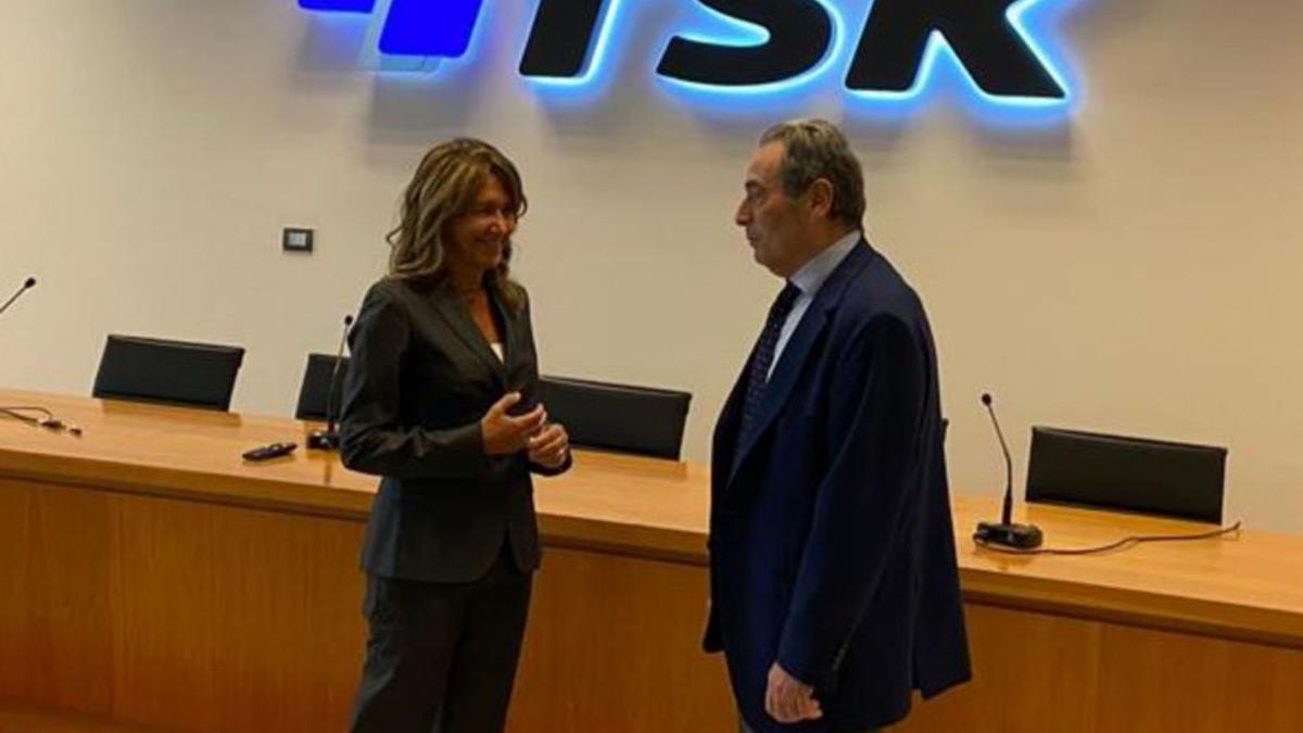 La diputada nacional del PP Paloma Gázquez visita TSK - La Nueva España