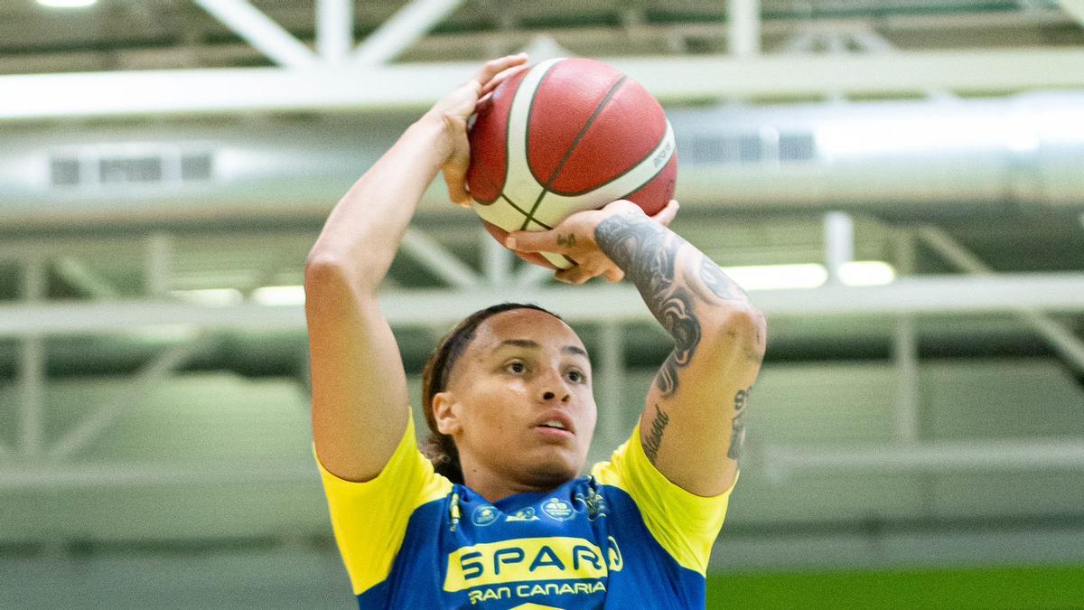 Astou, estelar con 24 puntos, no evita la derrota del Spar