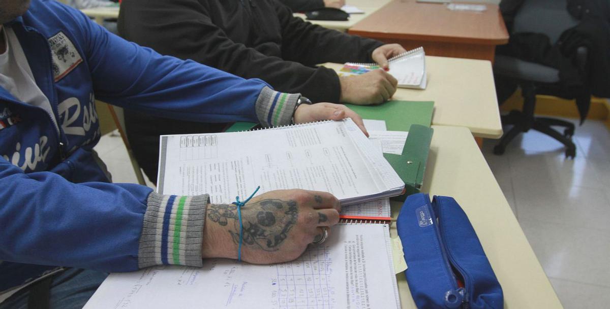 La escuela en prisión que enseña a leer y escribir