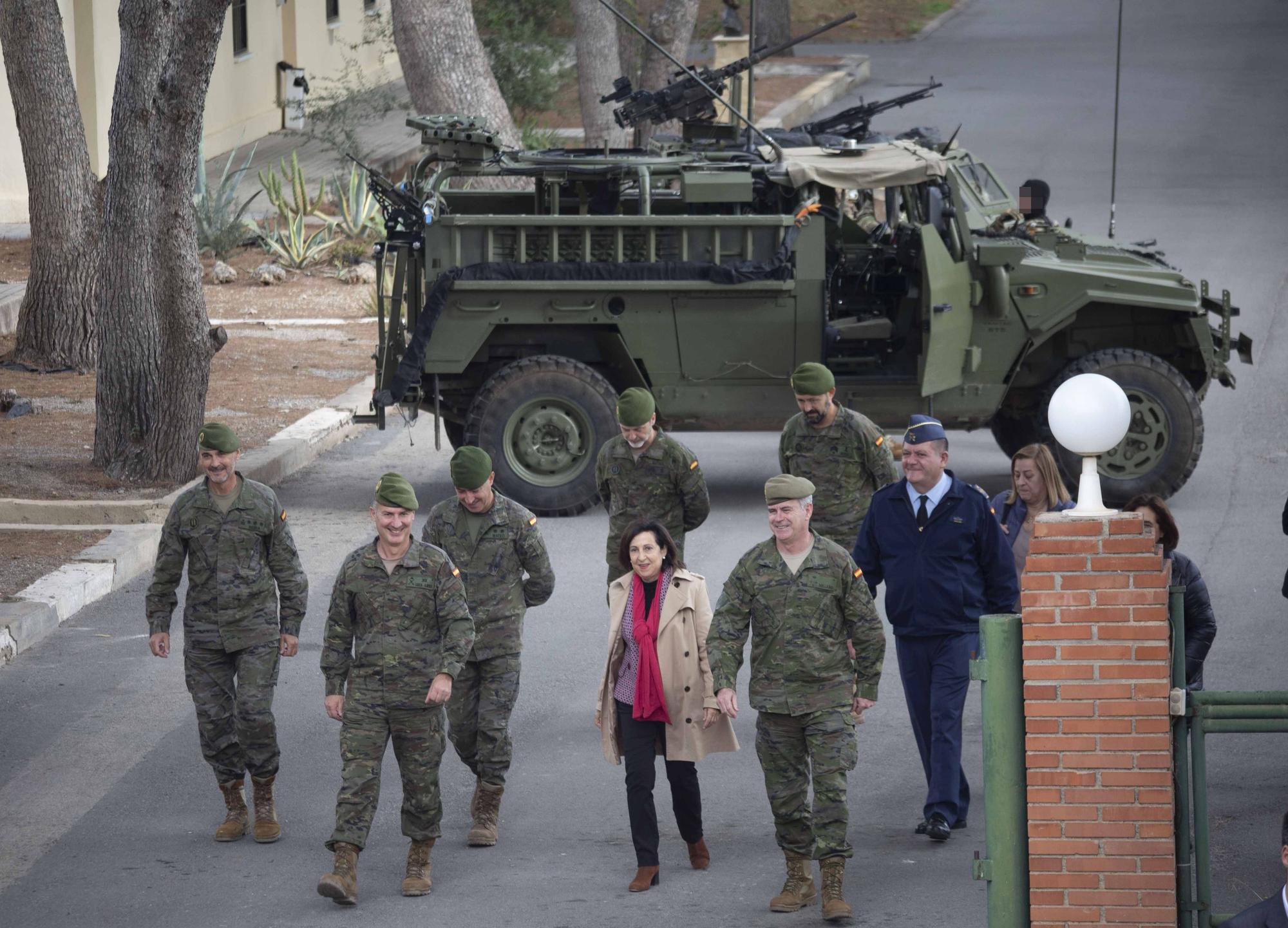 La ministra de Defensa visita el Mando de Operaciones Especiales en Alicante - Información