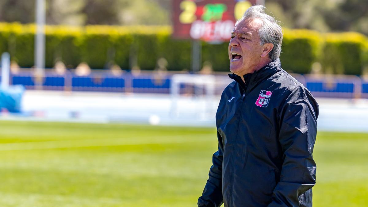 César Ferrando renueva como técnico de La Nucía