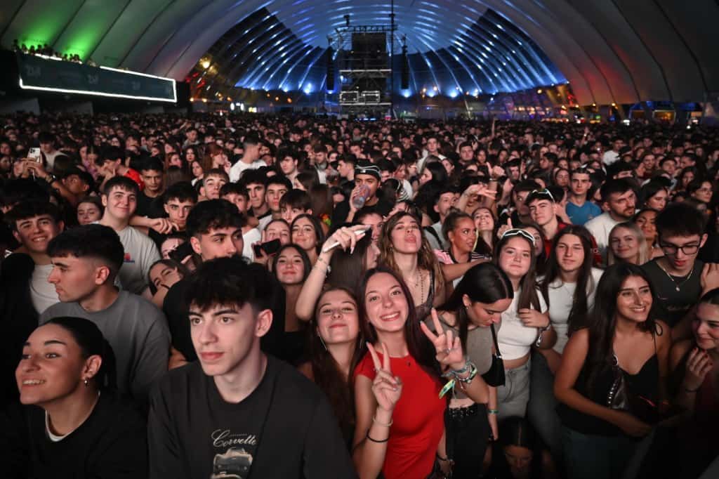 Rels B inaugura el Espacio Zity con un multitudinario concierto
