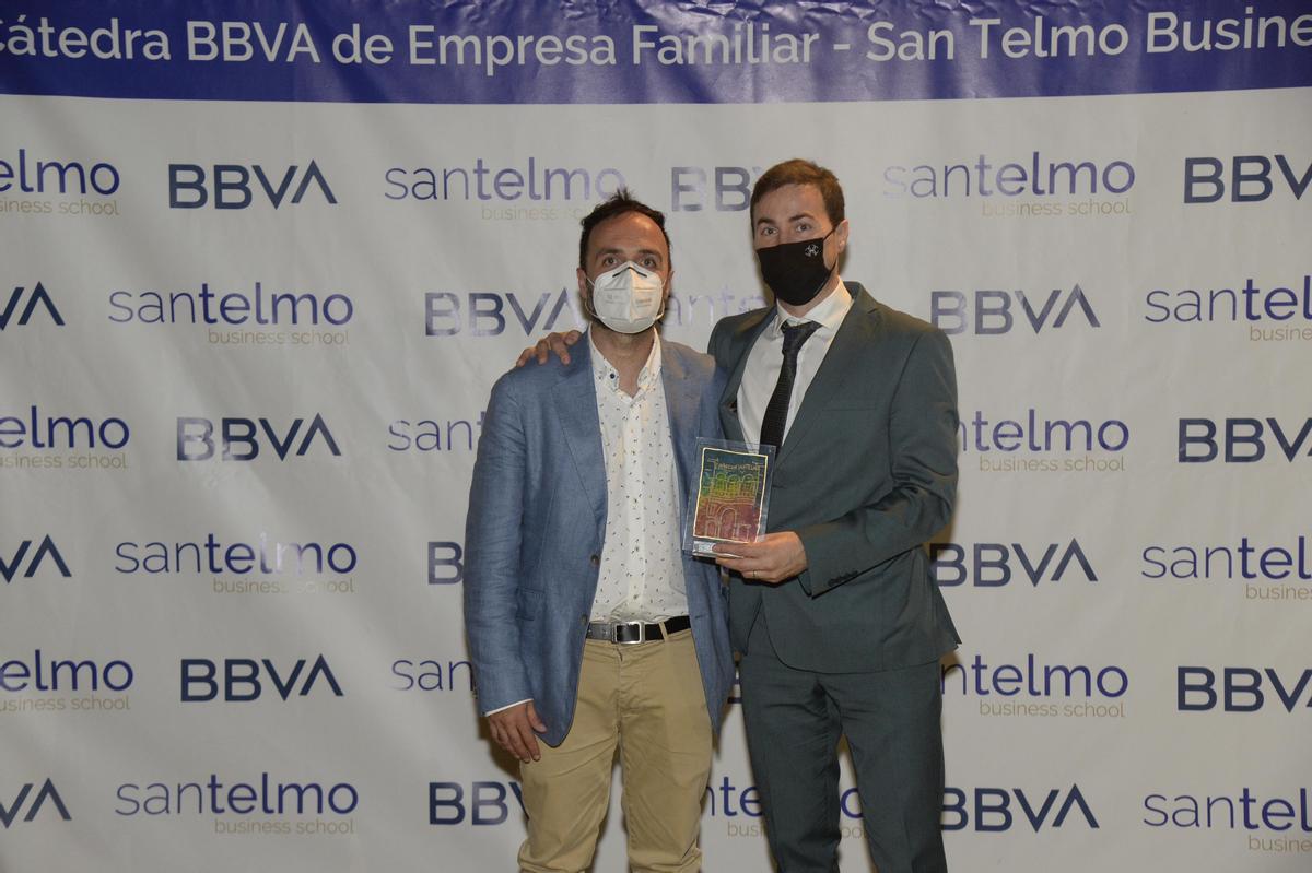 Las empresas extremeñas Grupo Cristian Lay y Grupo Sevilla Nevado reciben el premio Familia-Empresa