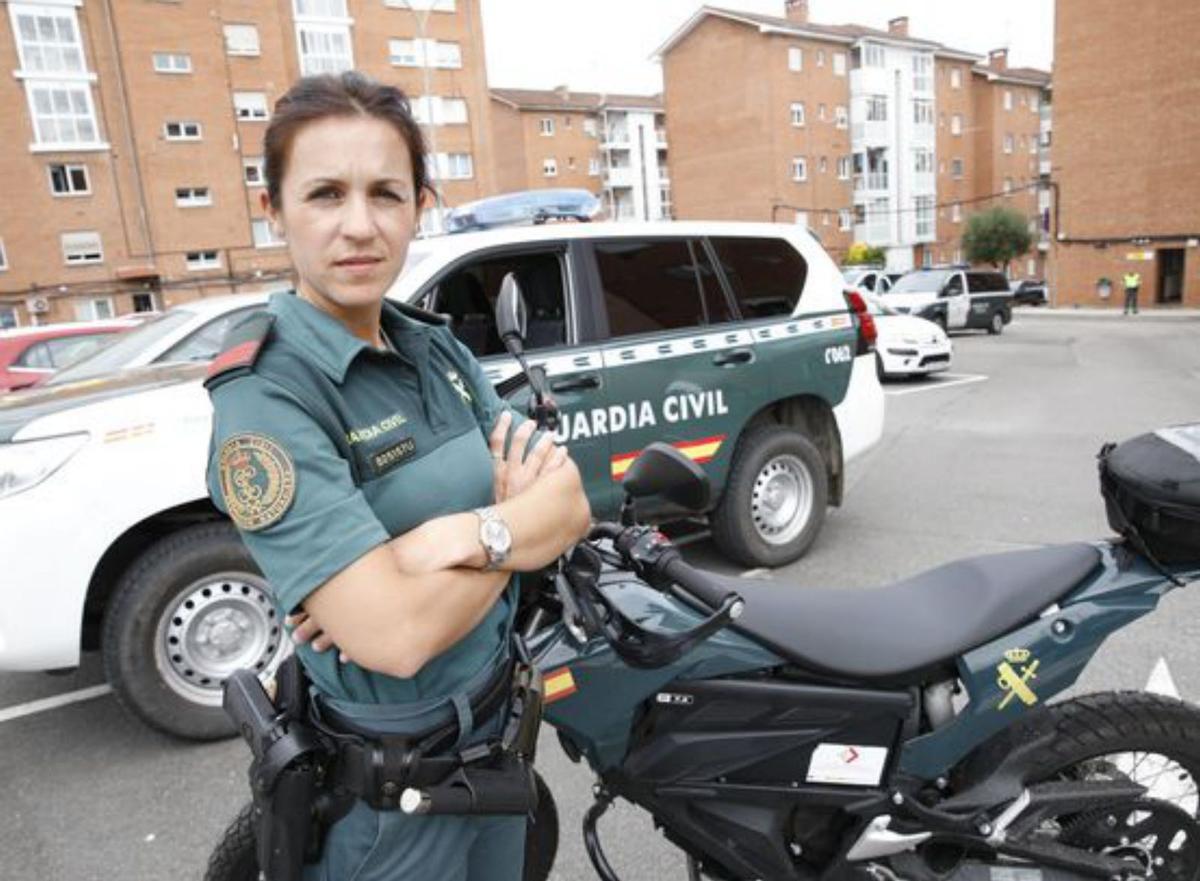 La Guardia Civil, 35 años de avance hacia la igualdad: "Cobramos y ...