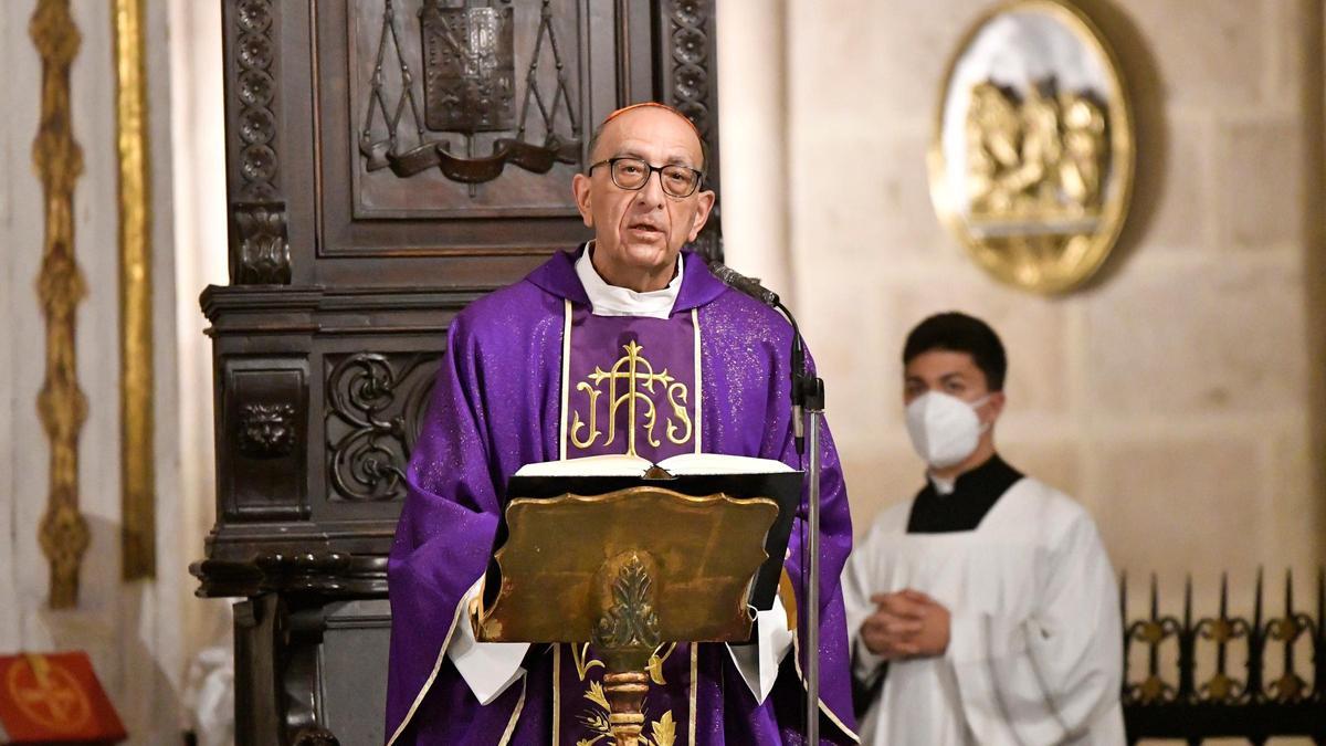 Juan José Omella pone a disposición del Papa su cargo como arzobispo de ...