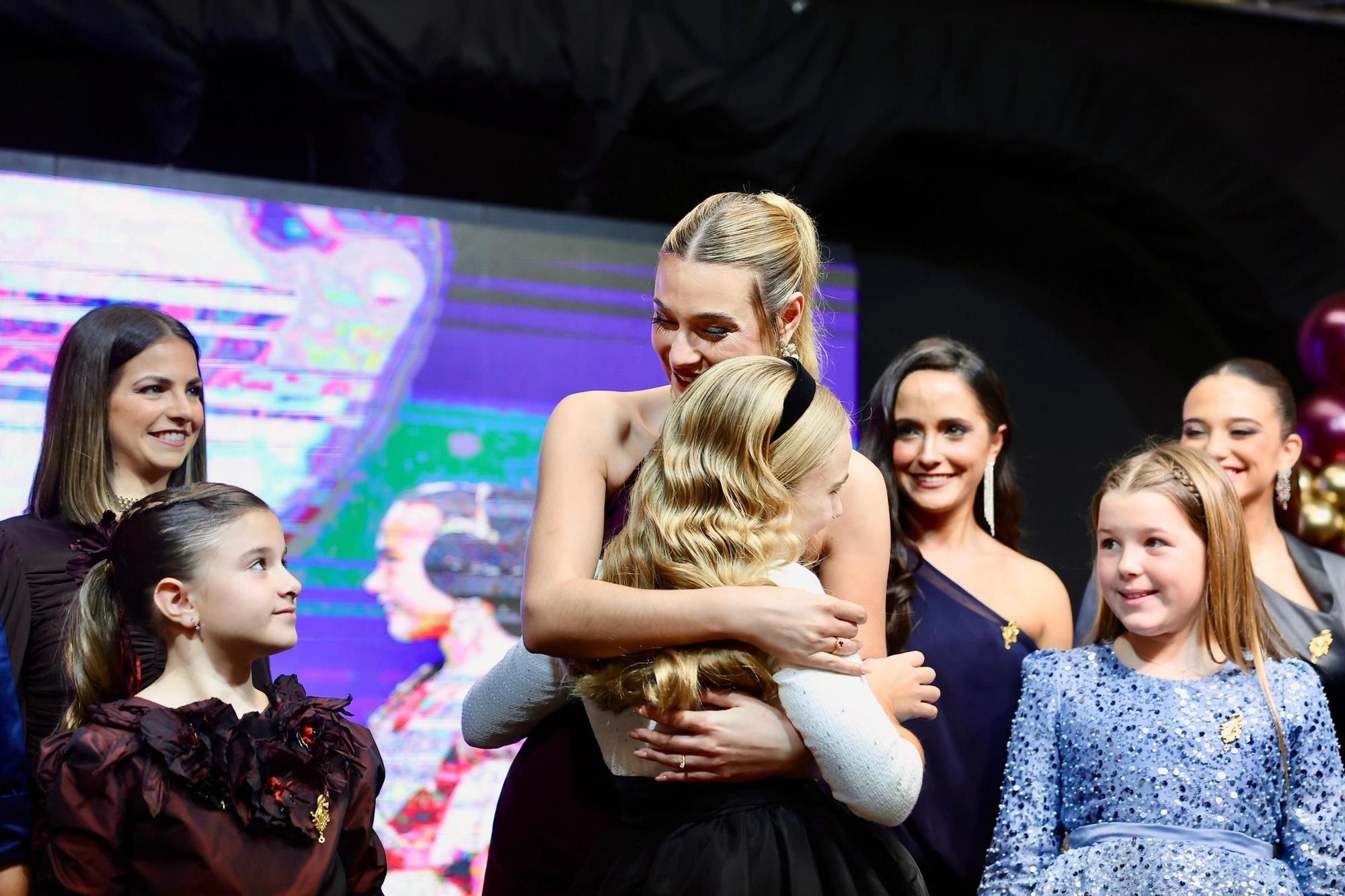 Berta Peiró recibe la felicitación por su año de fallera mayor y la ...