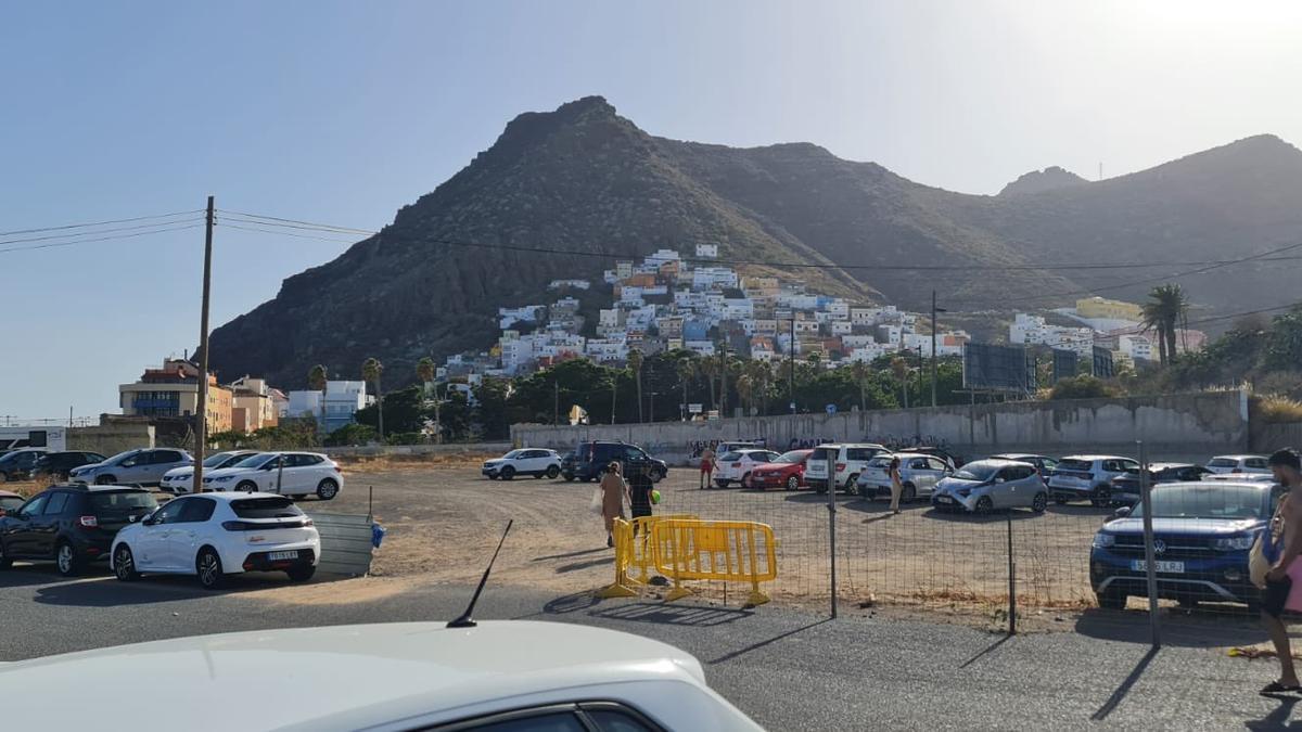 Santa Cruz abre el solar del 'mamotreto' para facilitar el aparcamiento ...