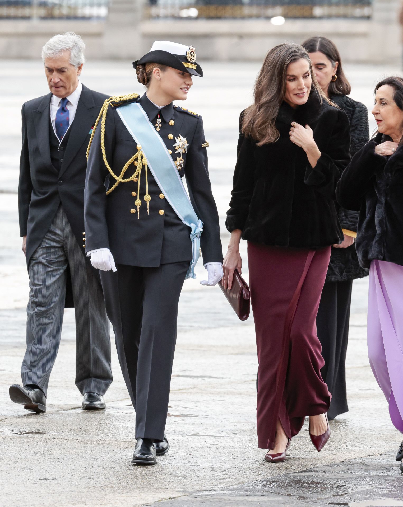 REINA LETIZIA JOYAS DE PASAR | Las joyas de pasar de la reina Letizia ...