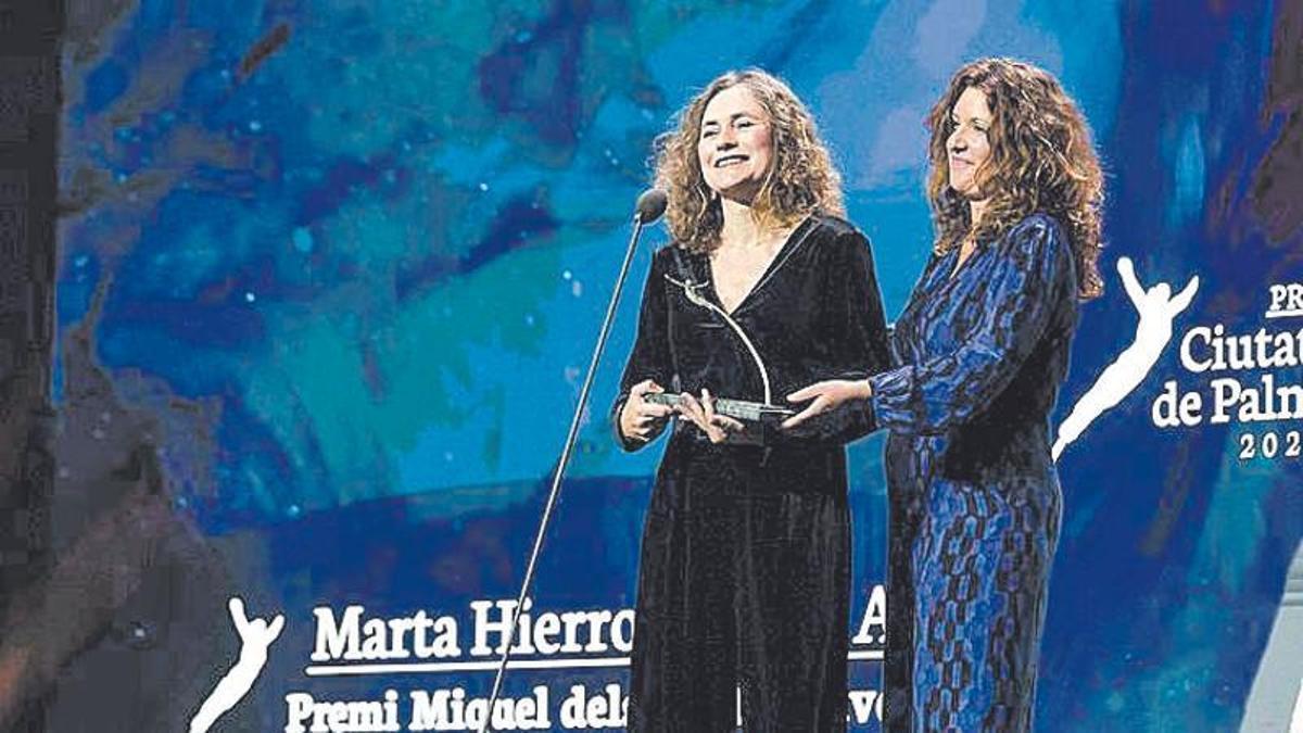 Núria Abad y Marta Hierro: «Hoy en día, ves una foto de Torrelló y dirías que está hecha por IA»