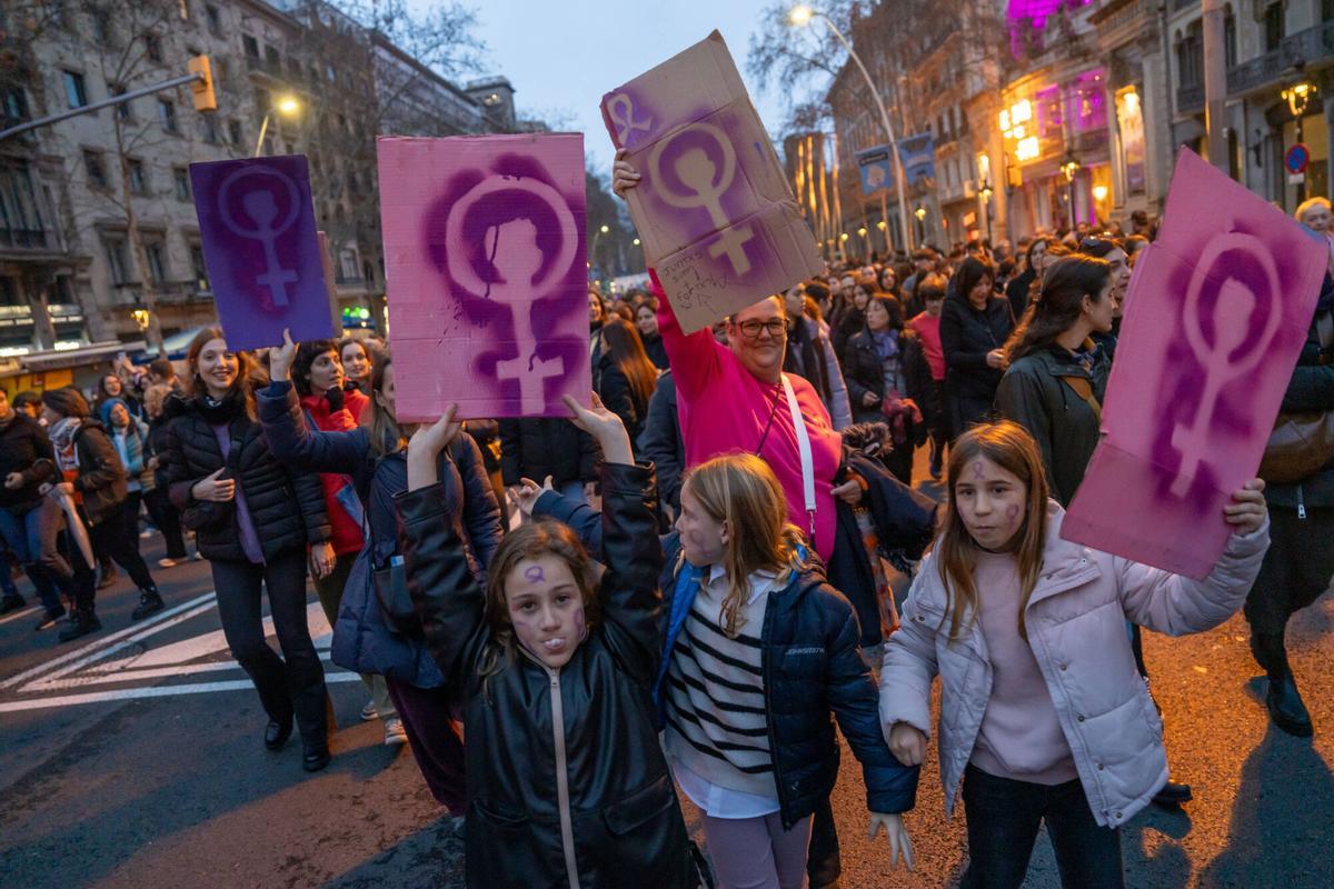Protesta multitudinaria: miles de personas se movilizan en el 8M de ...