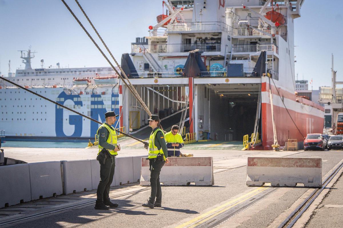 El Port de Barcelona estrena la conexión eléctrica de la terminal de ...