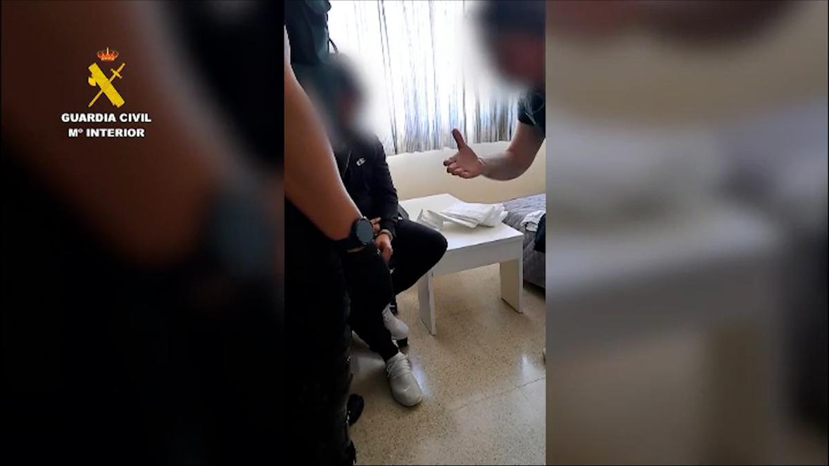 Detenido un hombre atrincherado con un machete después de amenazar de muerte a su pareja en Gran ...