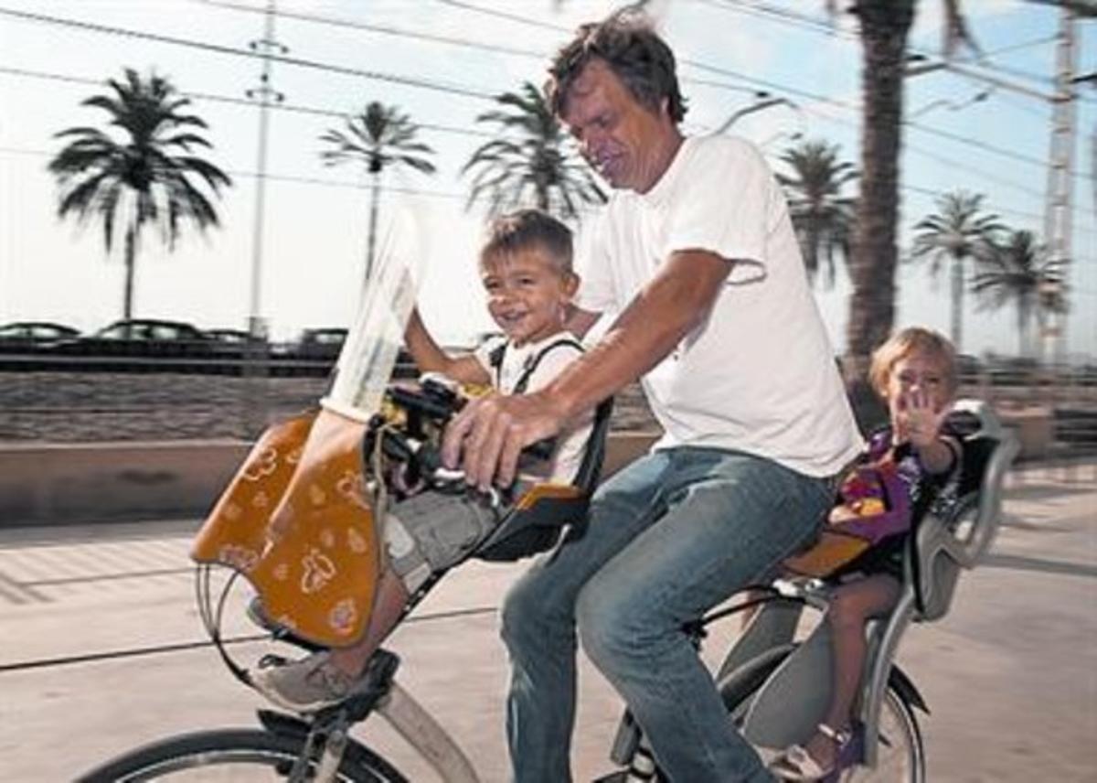 "Los llevaré en bicicleta cada día para ahorrar en transporte"