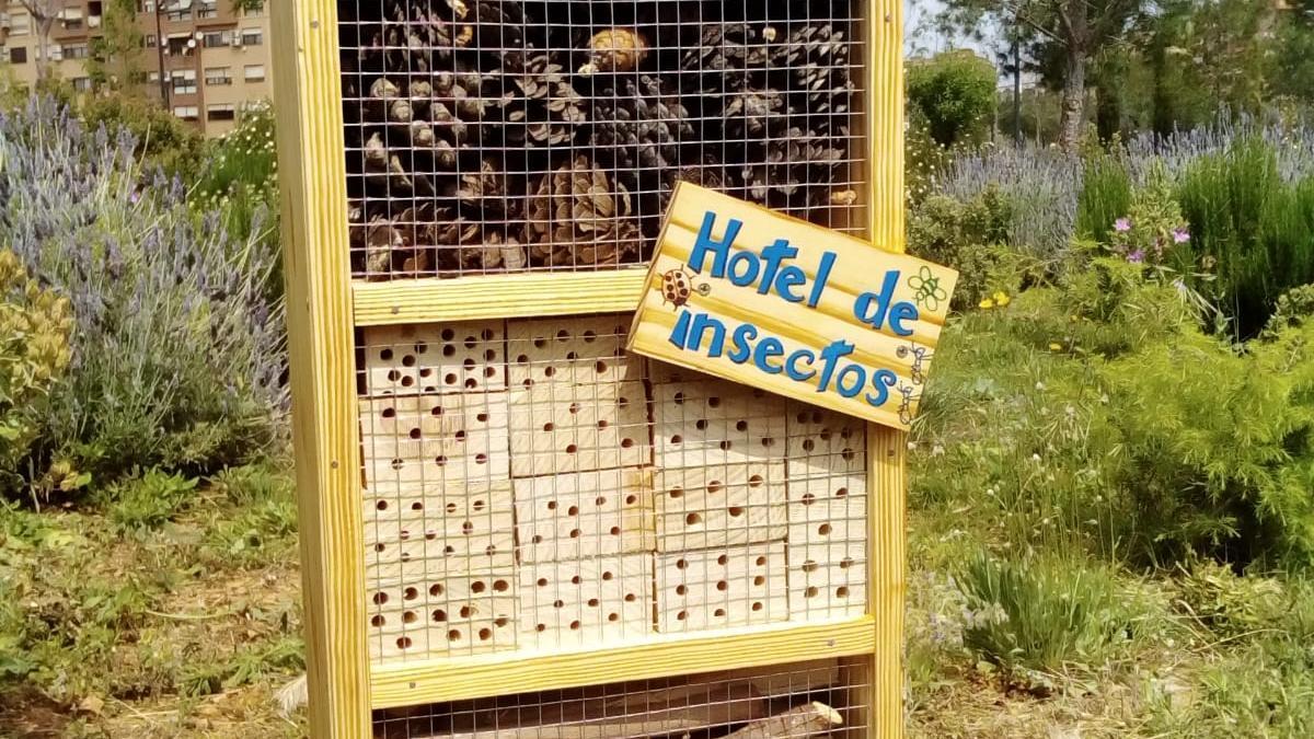 Valencia | València instala 'hoteles para insectos' en los jardines de ...