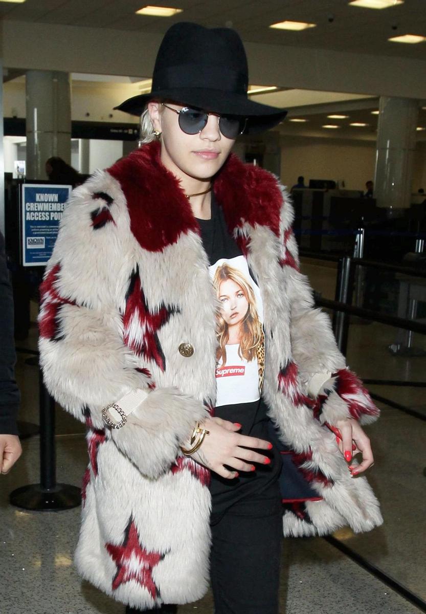 Rita Ora street style - Woman